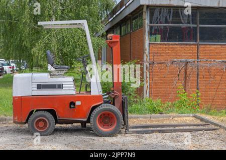 Old Diesel Powered Forklift Truck Vehicle Outside Stock Photo - Alamy