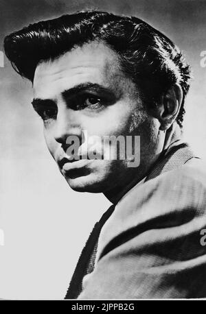 1955 , USA : The movie actor JAMES DEAN ( 1931 - 1955 ) with NATALIE ...