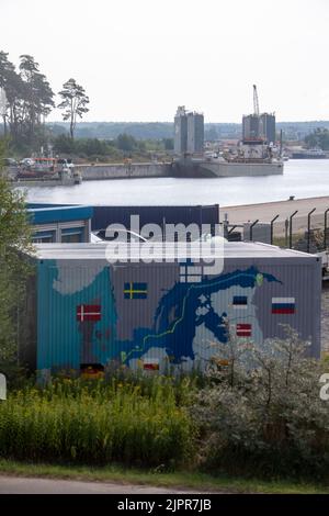 Lubmin, Germany. 18th Aug, 2022. View of the industrial port of Lubmin ...