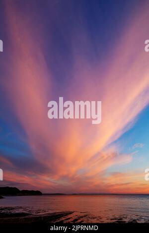 A pinkish hue to the cloud cover Stock Photo - Alamy