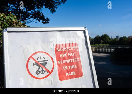 20 August 2022: No Barbecues permitted sign at Wimbledon Park, London ...