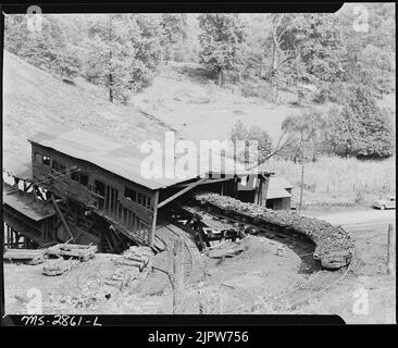 The tipple. P V & K Coal Company, Clover Gap Mine, Lejunior, Harlan ...