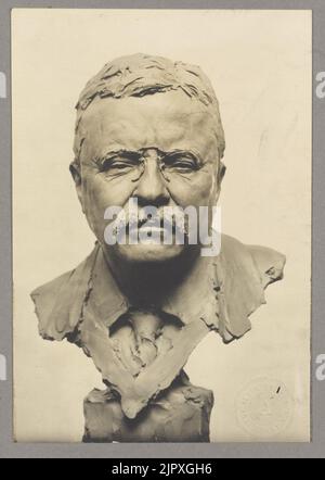 Theodore Roosevelt, portrait bust, full front view Stock Photo - Alamy