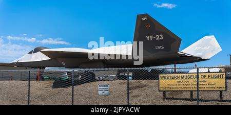 Northrop YF-23 Black Widow Stealth Fighter Stock Photo - Alamy