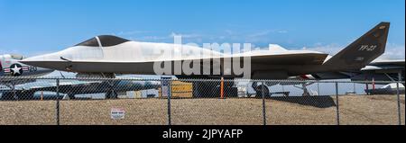 Northrop YF-23 Black Widow Stealth Fighter Stock Photo - Alamy