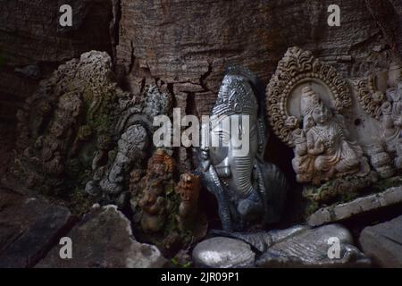 Idols of Hindu gods under a tree Stock Photo - Alamy