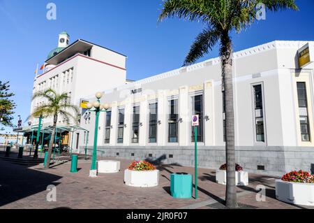 The ASB bank building, art deco architecture in Napier, New Zealand ...