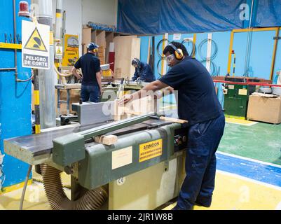 Carpenter man using mechanical planer tool in carpentry Stock Photo - Alamy