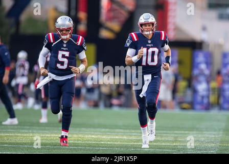New England Patriots quarterback Mac Jones (10) plays against the ...