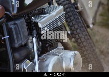 Detail of the head, the engine body, the crankcase, and other various ...