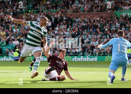 Celtic’s Giorgos Giakoumakis scores his side's second goal of the game ...