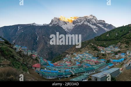 A stunning view of the Kongde Ri-massive, Everest Base Camp trek, Nepal ...