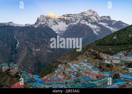 A stunning view of the Kongde Ri-massive, Everest Base Camp trek, Nepal ...
