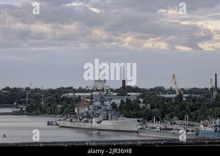 Warship Rastoropny, the Sovremenny class destroyer, waiting for ...