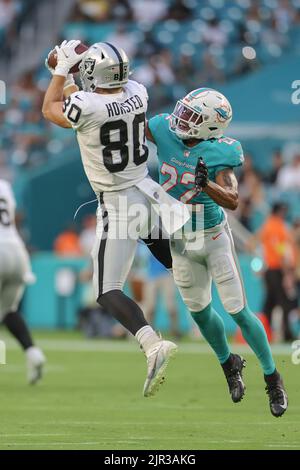Las Vegas Raiders tight end Alex Bachman (81) returns a punt against ...