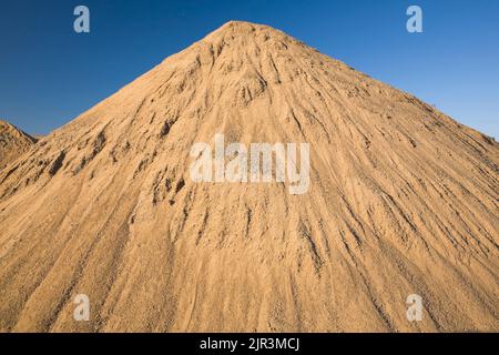 Mound of tan colored sand in commercial sandpit Stock Photo - Alamy