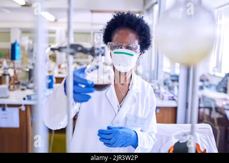 Conducting tests to build better insights. a female scientist working ...