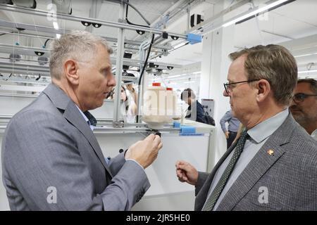 Gera, Germany. 22nd Aug, 2022. Bodo Ramelow (l, Die Linke), Minister ...