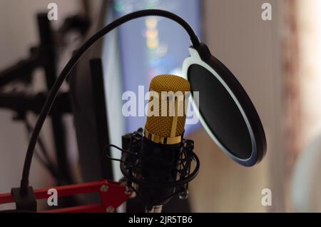 Microphone modern radio station broadcasting studio Stock Photo - Alamy
