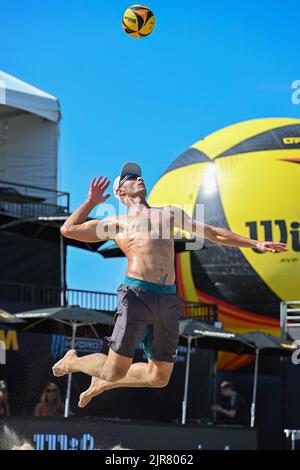 August 19, 2022: Paul Lotman during day one of the AVP Manhattan Beach ...