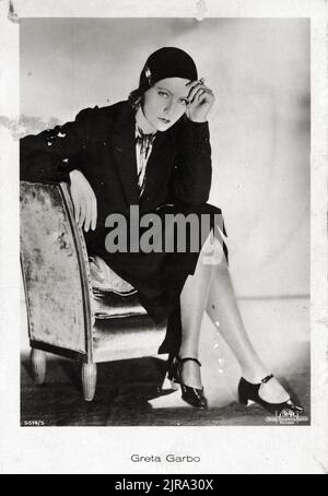 Portrait photo of Greta Garbo - Photo by Ross-Verlag. Greta is holding a tennis racket and ...