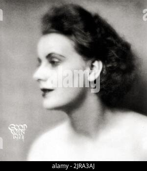 Greta Garbo photographed in 1924 - Photo by Henry B Goodwin Stock Photo ...