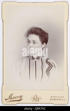 Woman, circa 1890-1915, Blenheim, by William H. Macey Stock Photo - Alamy