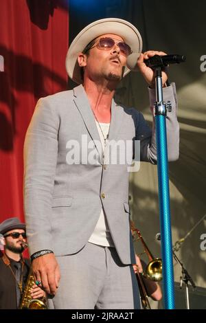 Tyber Cranstoun of The Dualers performing at Weyfest Festival, Tilford ...