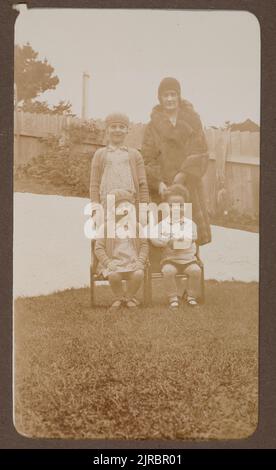 Chiplin family and Brian Brake, circa 1932, New Zealand, maker unknown ...