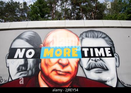 Adolf Hitler, Vladimir Putin and Joseph Stalin on anti-war mural ...