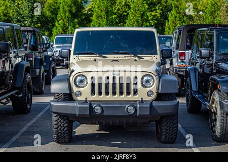Yellow Jeep Wrangler Rubicon Stock Photo - Alamy