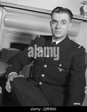 Royal Air Force Personalities, 1939-1945. Sous-Officier Pierre ...