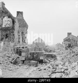 In August 1944, German Tiger II tanks of 503rd Panzer leaving Paris for ...