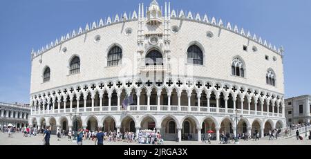Venice city gothic architecture details Stock Photo - Alamy