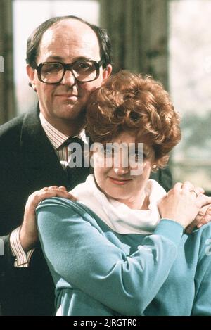JULIA MCKENZIE, ANTON RODGERS, FRESH FIELDS, 1984 Stock Photo - Alamy