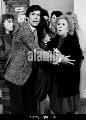 PIERCE BROSNAN, DORIS ROBERTS, REMINGTON STEELE, 1982 Stock Photo - Alamy