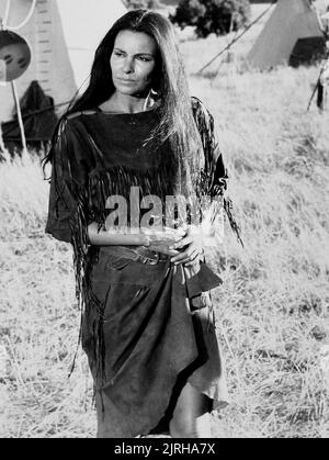 RAQUEL WELCH, THE LEGEND OF WALKS FAR WOMAN, 1982 Stock Photo - Alamy