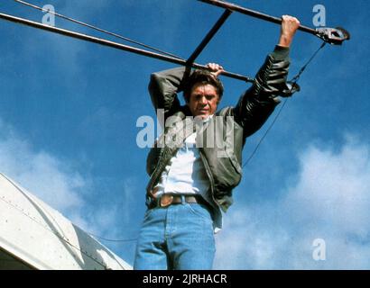 STEVE MCQUEEN, THE HUNTER, 1980 Stock Photo - Alamy