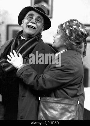 WARREN MITCHELL as Alf Garnett in the film version of TILL DEATH US DO ...