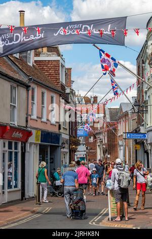 SHOPS AT THE PEDESTRIAN AREA OF COWES, ISLE OF WIGHT, ENGLAND, GREAT ...