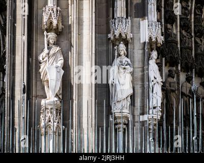Statues at Great Cathedral of Cologne, Kolner Dom Stock Photo - Alamy