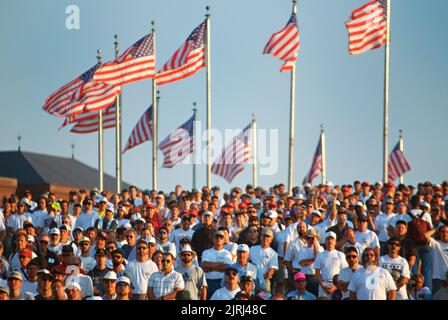 Members of the Promise Keepers, a conservative Christian organization ...