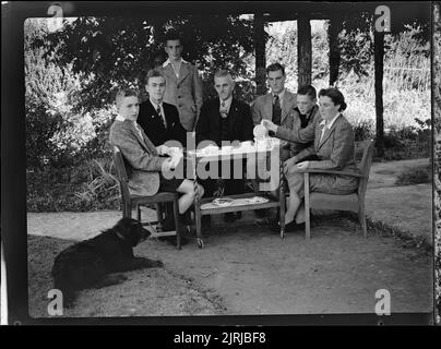 Charlie Walker and brothers family, Ngaio, April 1947, Wellington, by J ...