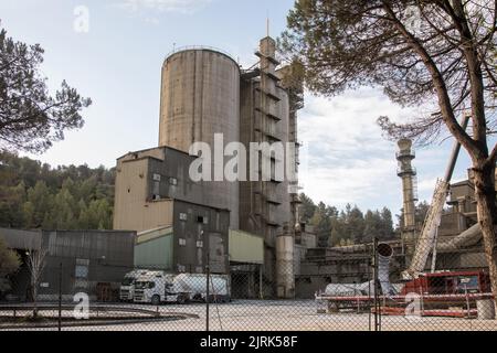 The installations of the Cement Factory in Arrabida of the company ...