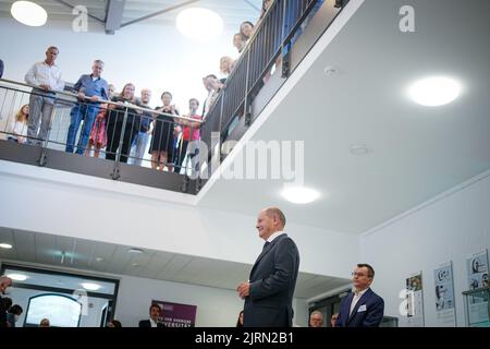 Magdeburg, Germany. 25th Aug, 2022. The 8th Kunst Mitte fair in the state capital will open to ...