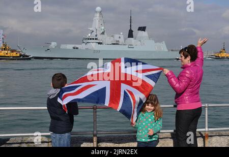 ANNA VICKERS AND HER CHILDREN CHARLOTTE (4) AND CHRISTOPHER (9) SAY ...