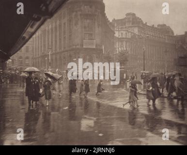 One of London's wet days, 1920s Stock Photo - Alamy