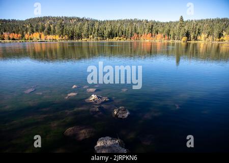 Fall landscape view of Duck Creek Lake in Duck Creek Village Utah Stock ...