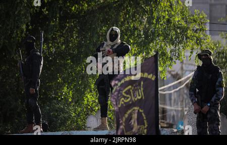 Fighters of the Al-Quds Brigades, the armed wing of the Palestinian ...