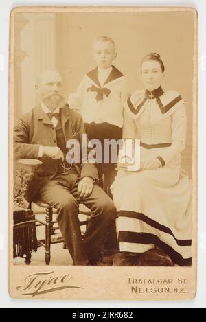 Man and woman, Nelson, by Tyree Studio Stock Photo - Alamy